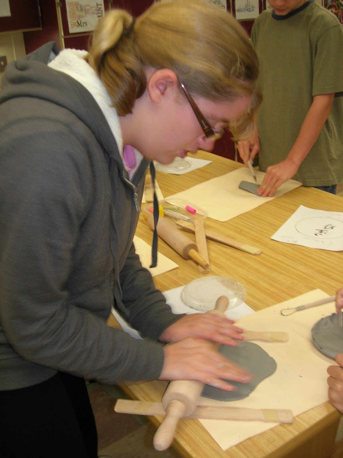 Mrs. Manzella's Student Gallery: 6TH GRADE: CLAY PLATES