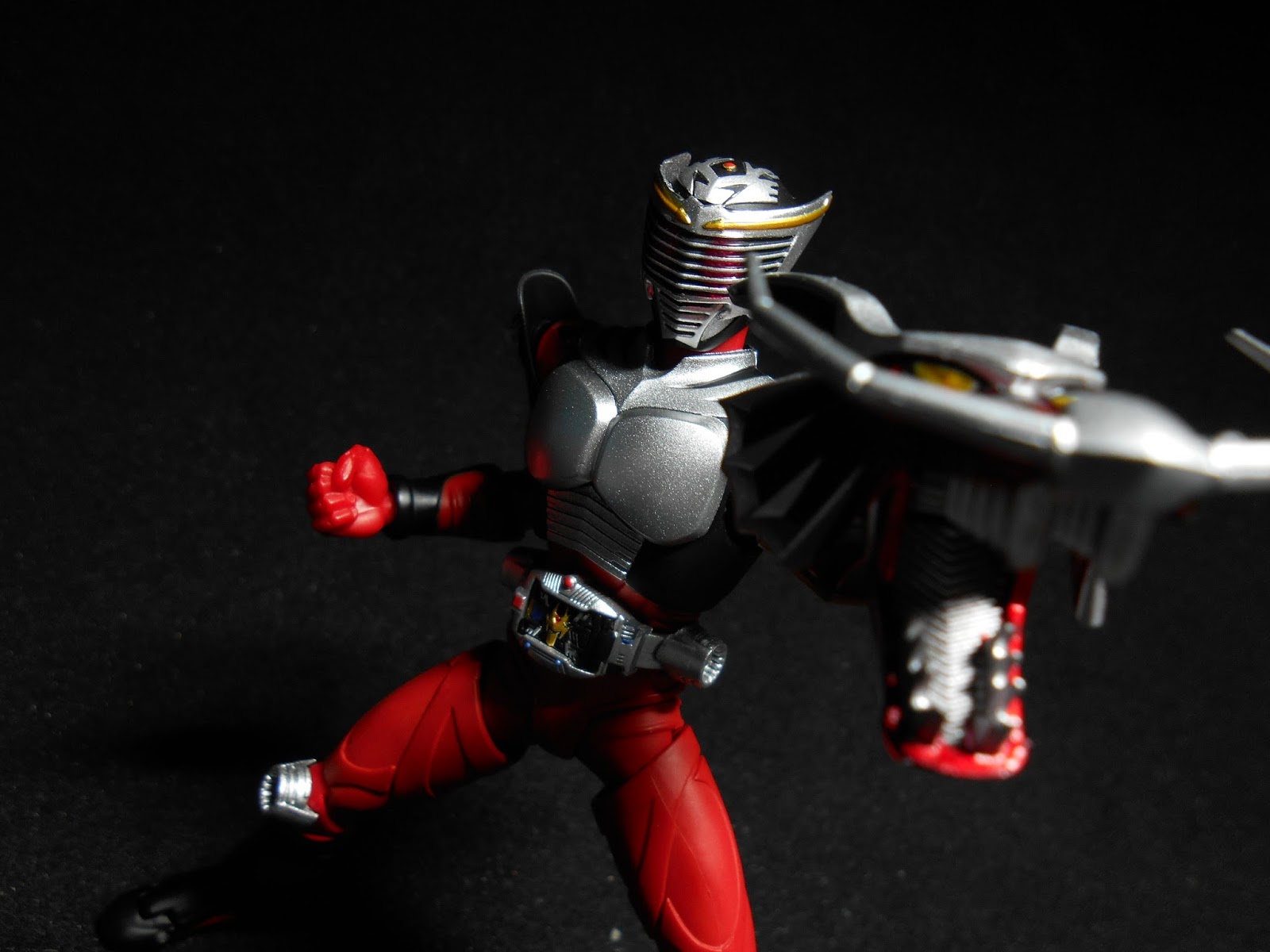 Review: S.H.Figuarts Kamen Rider Ryuki & Dragreder | Night's Corner