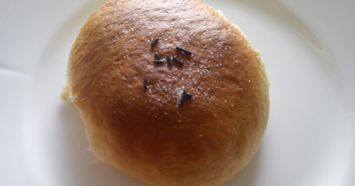 Kitchen of Kiki: Shrovetide bun with liquorice touch