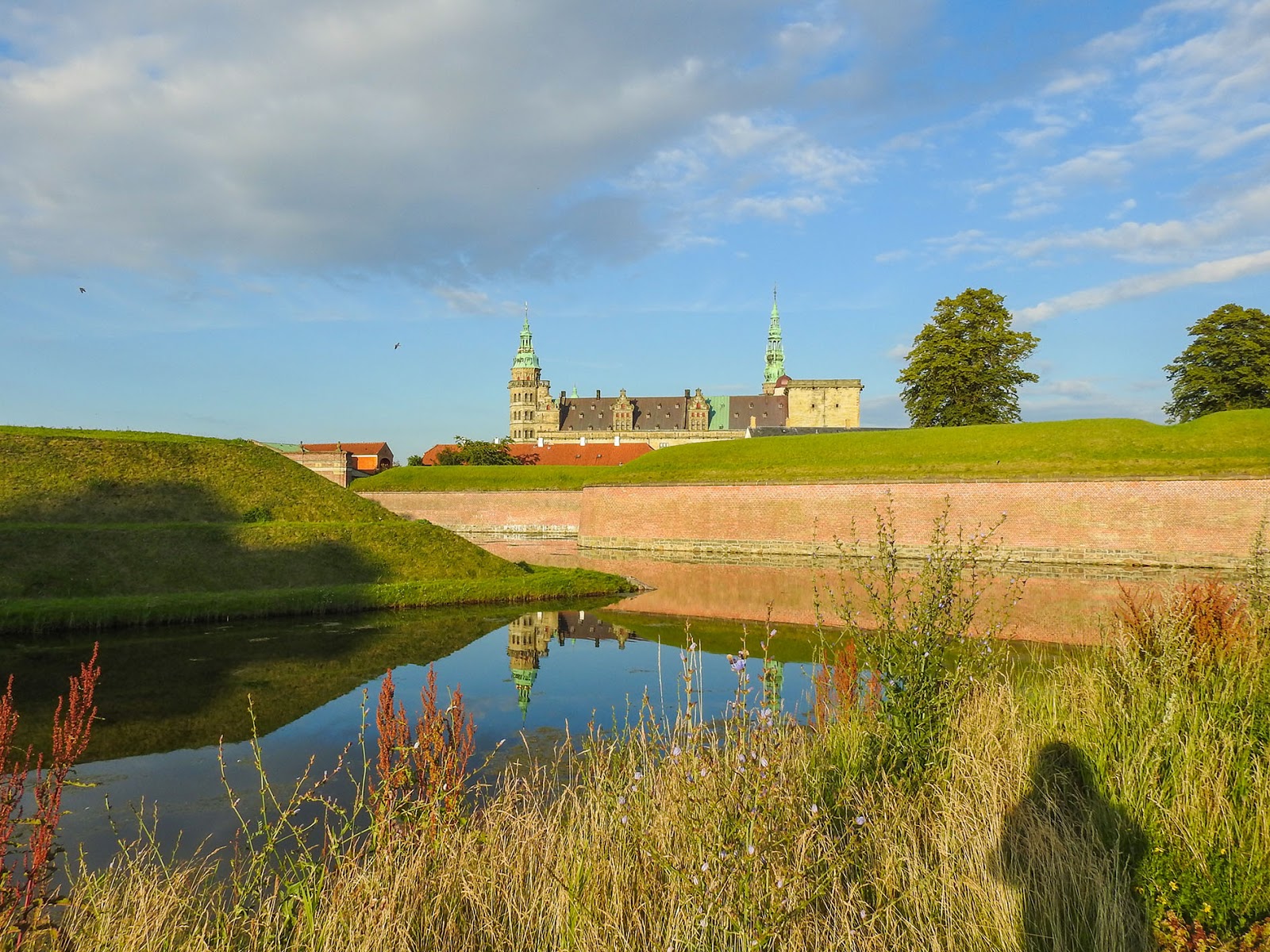 Skirting "Hamlet's Castle" |Blissful Solitary Wanderings