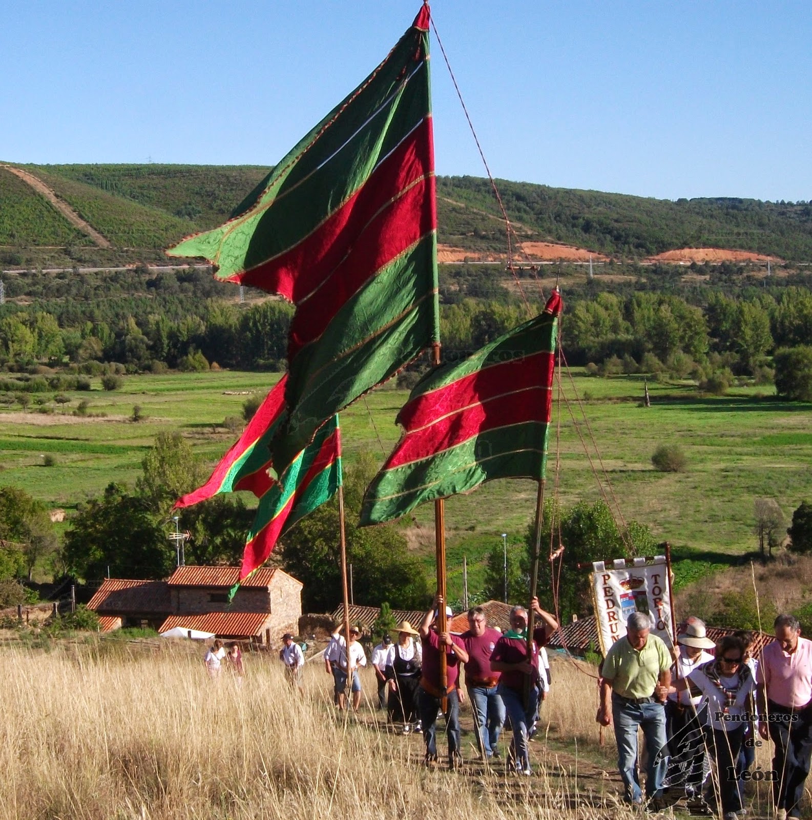 Descubriendo nuestros pendones "ALMANZA"