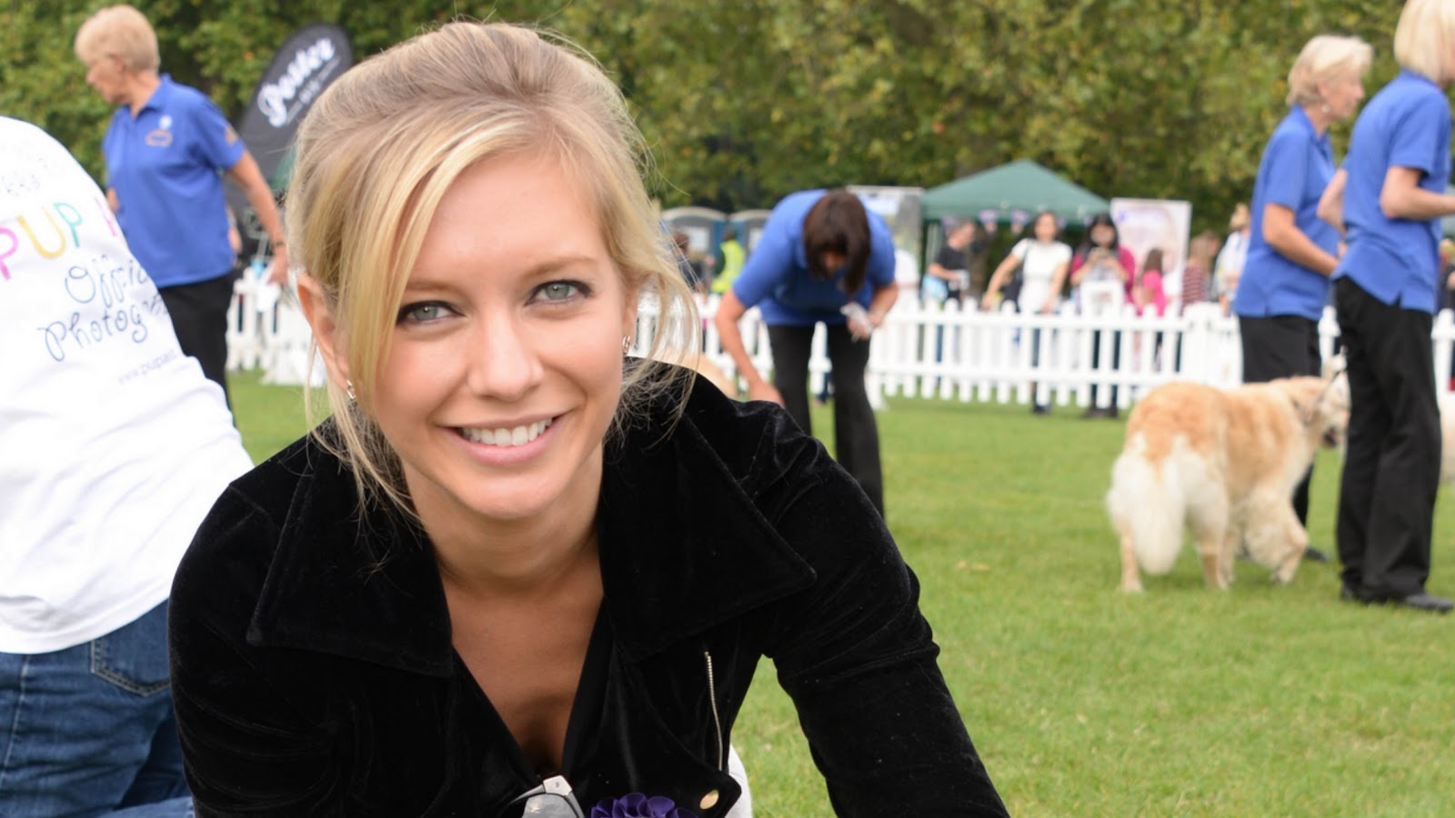 Rachel Riley Wallpapers: Rachel Riley - Sexy @ a Dog Show