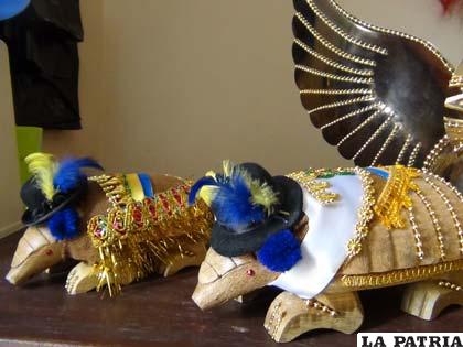 Matracas en forma de quirquincho talladas en madera la novedad del 2013 ...