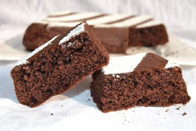 TORTA AL CIOCCOLATO CON GOCCE DI CIOCCOLATO FONDENTE - Anna Maria Conti