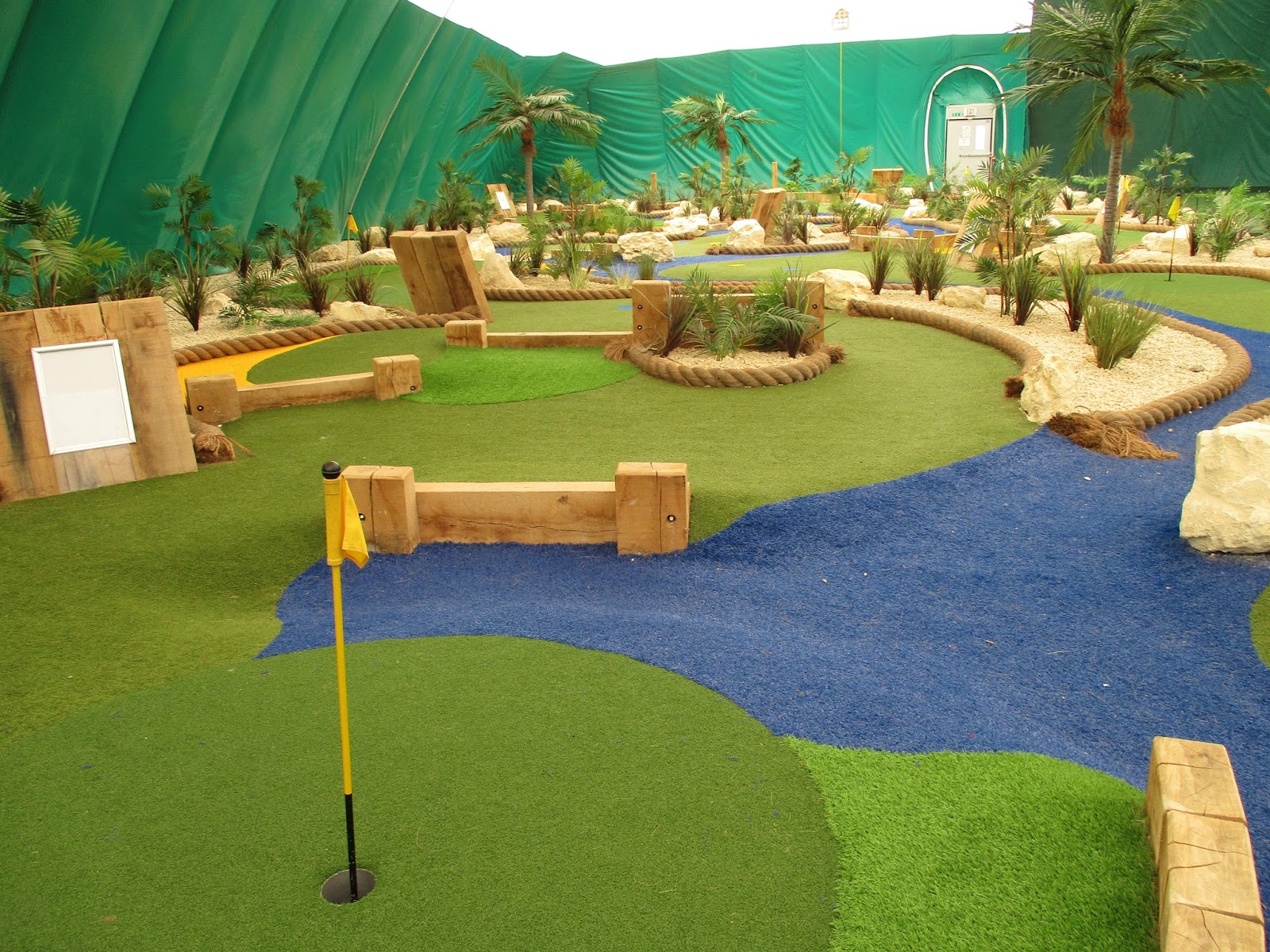 Two Crazy Golfers: JD Golf Dome, Seaton Carew, Hartlepool