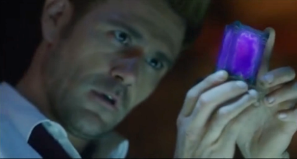 Manny salva John e Zed no penúltimo episódio de Constantine.