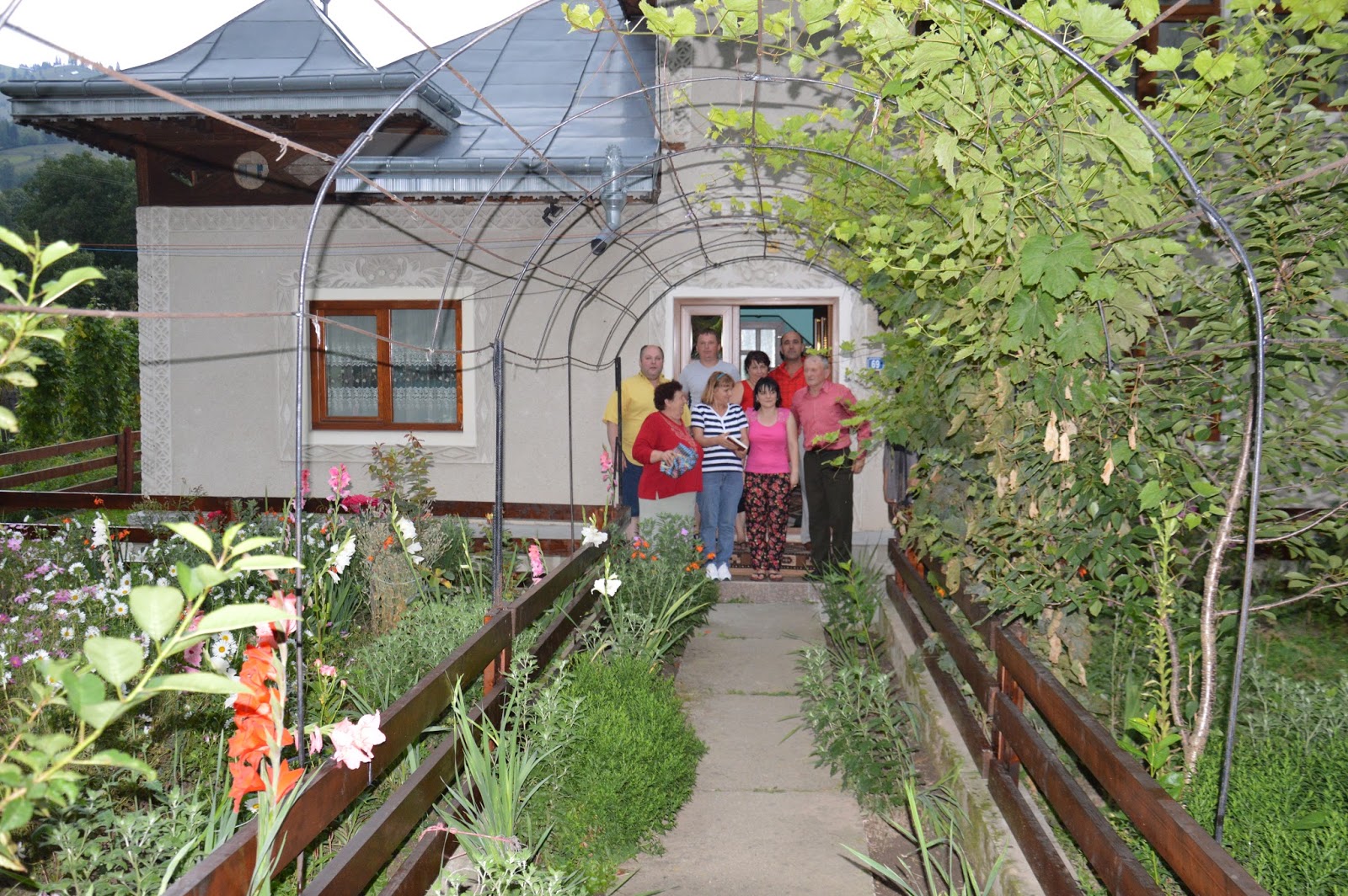 Dar!: Vizita in familia Borsa, Comuna Farcasa, Sat Frumosu, Jud. Neamt