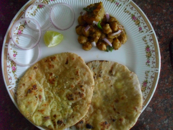 Alu Chole - Potatoes And Chick Peas In Spicy Gravy