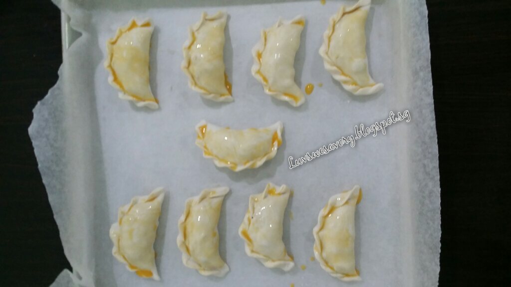 Luvswesavory: Baked Mini Chicken Curry Puffs