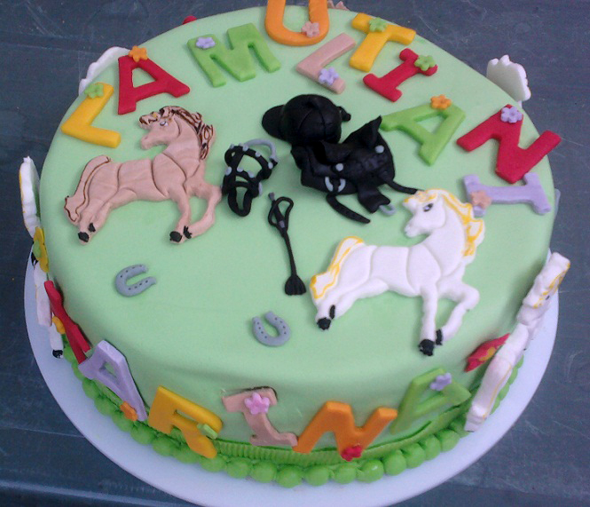 Torturi unicat homemade: Tort cu caluti