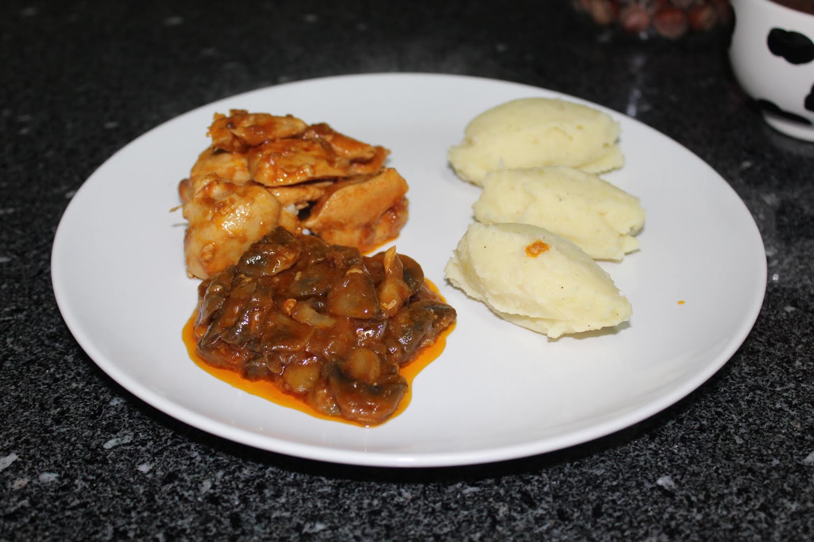 O Cantinho do Sabor: Frango Estufado com Cogumelos