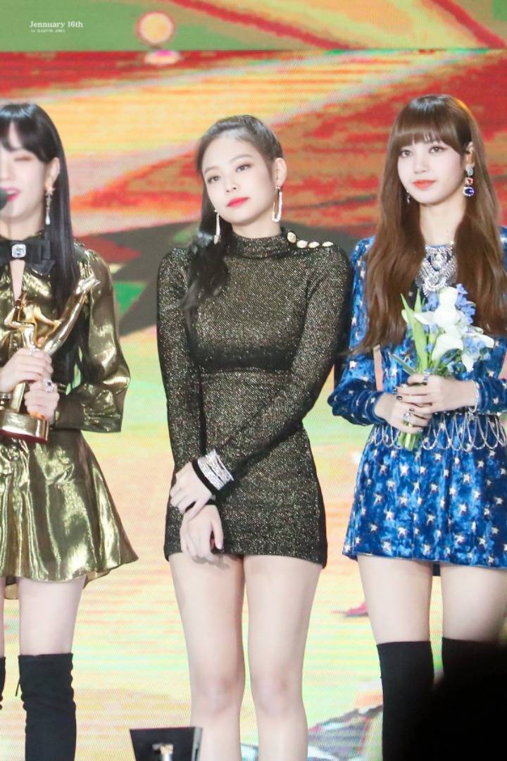 JENNIE'S FIGURE 🔥🔥🔥 - BlackPinkbuzz