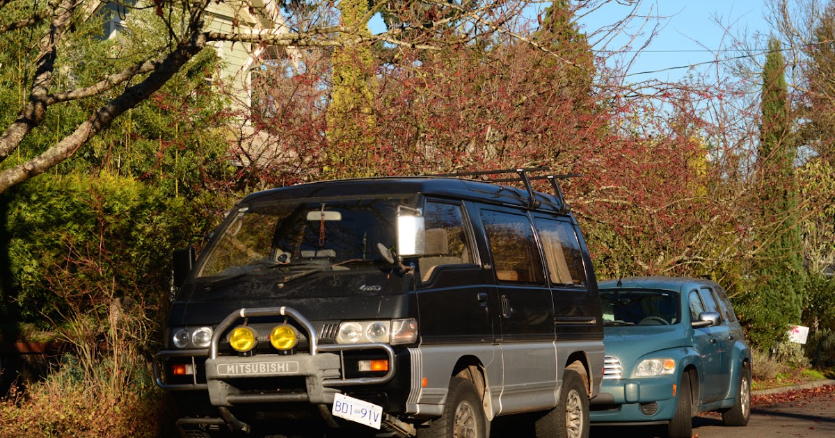 OLD PARKED CARS.: 1991 Mitsubishi Delica Super Exceed.