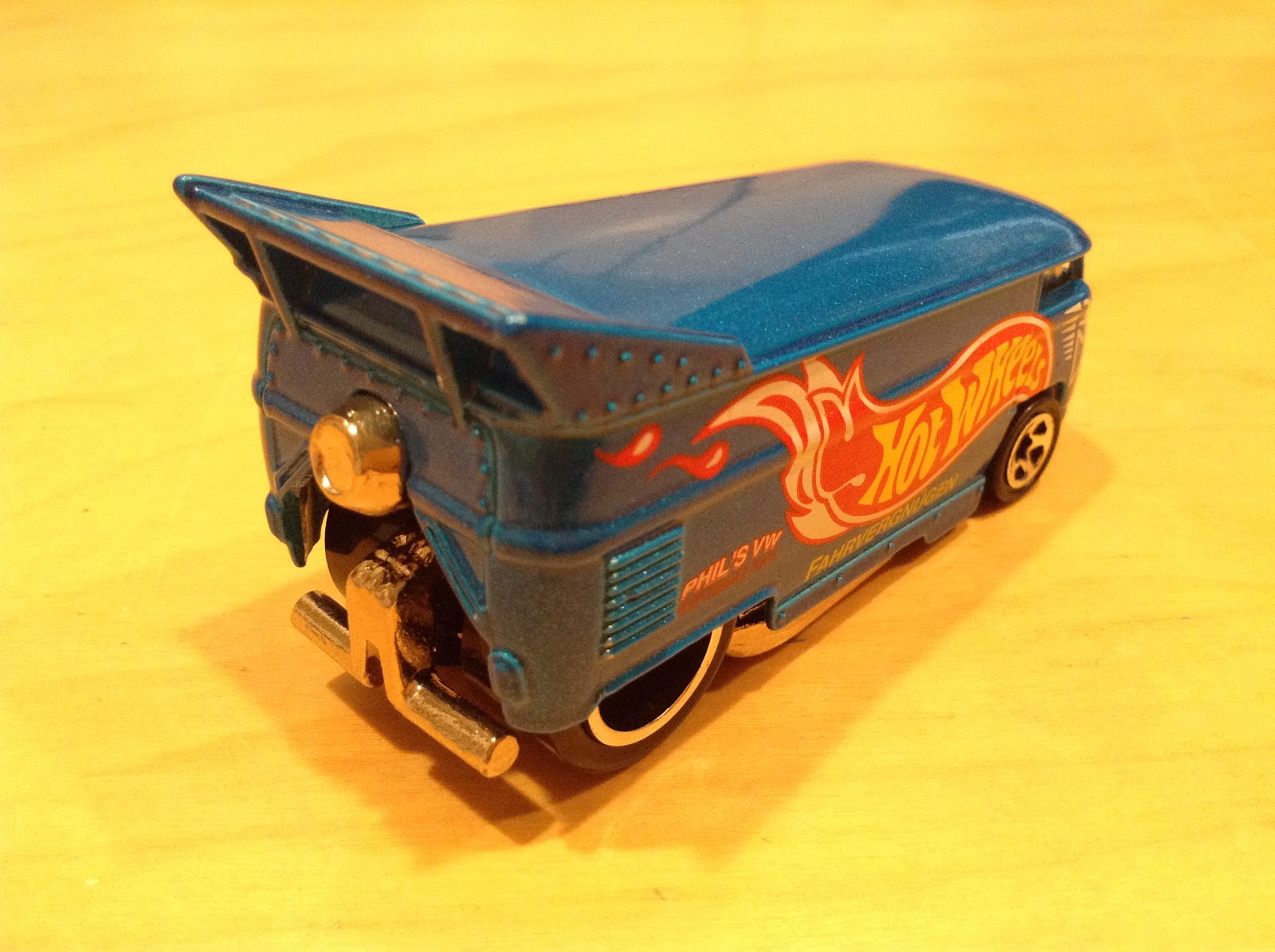 JULIAN'S HOT WHEELS BLOG: Volkswagen Drag Bus (1996 First Editions)
