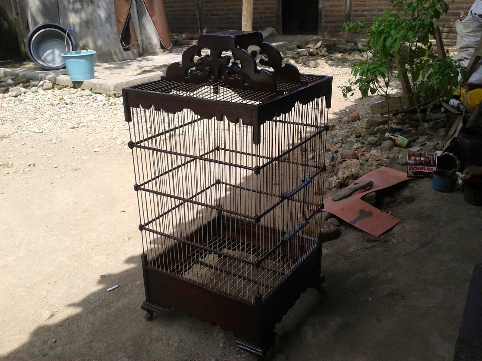 sangkar burung: Sangkar tiang besi warna hitam