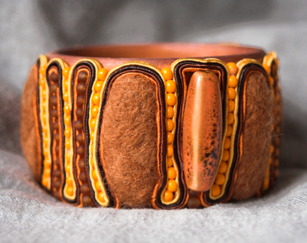 The orange and brown, soutache and felt bangle | Armilla. Handmade ...