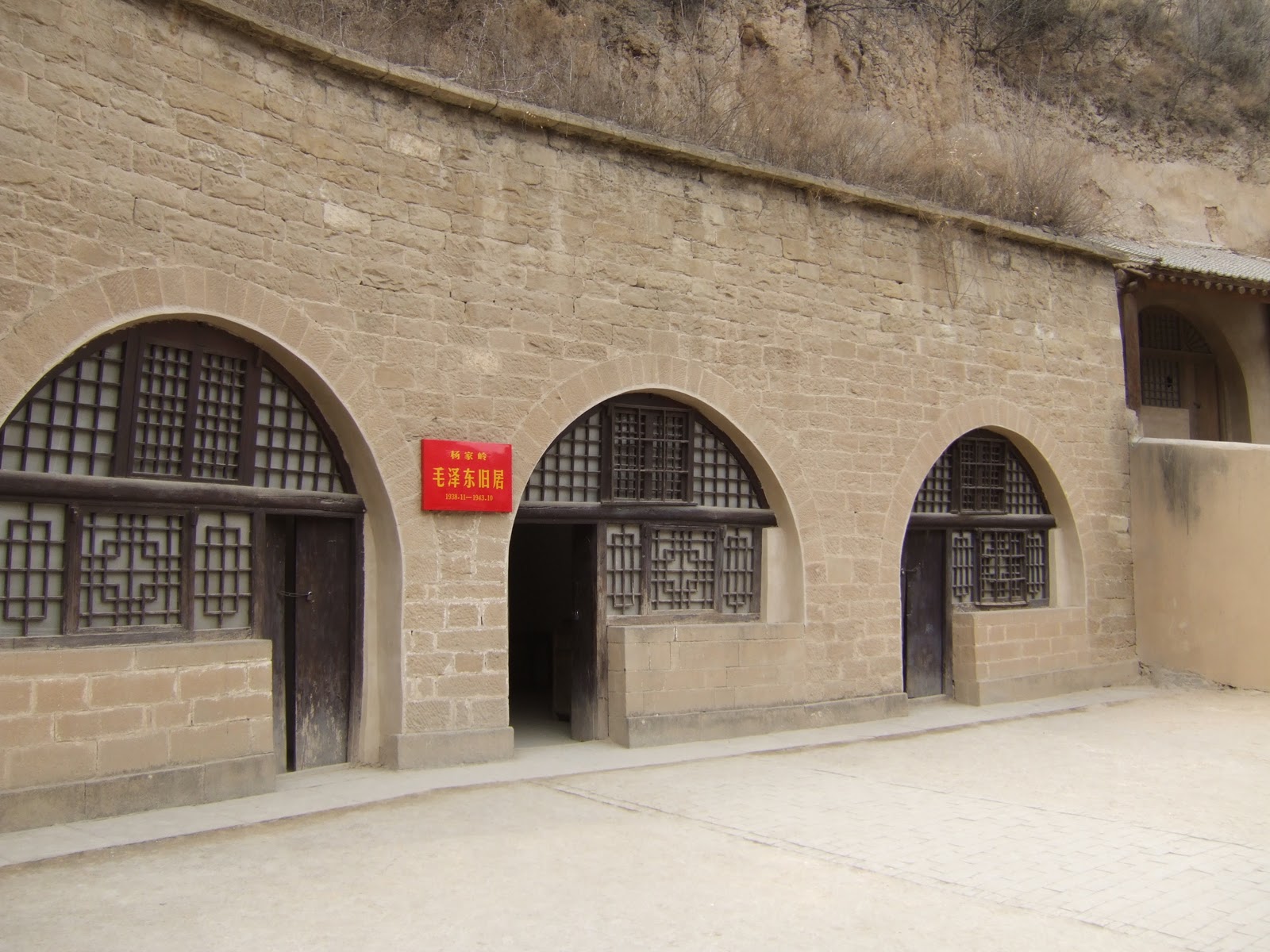 Clare's Research Trip 2010-2011: Chairman Mao and Yaodong Cave Dwellings