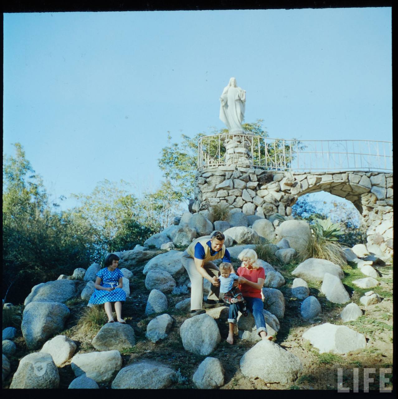 Take a Look Inside Jayne Mansfield's Splendor "Pink Palace" ~ Vintage ...