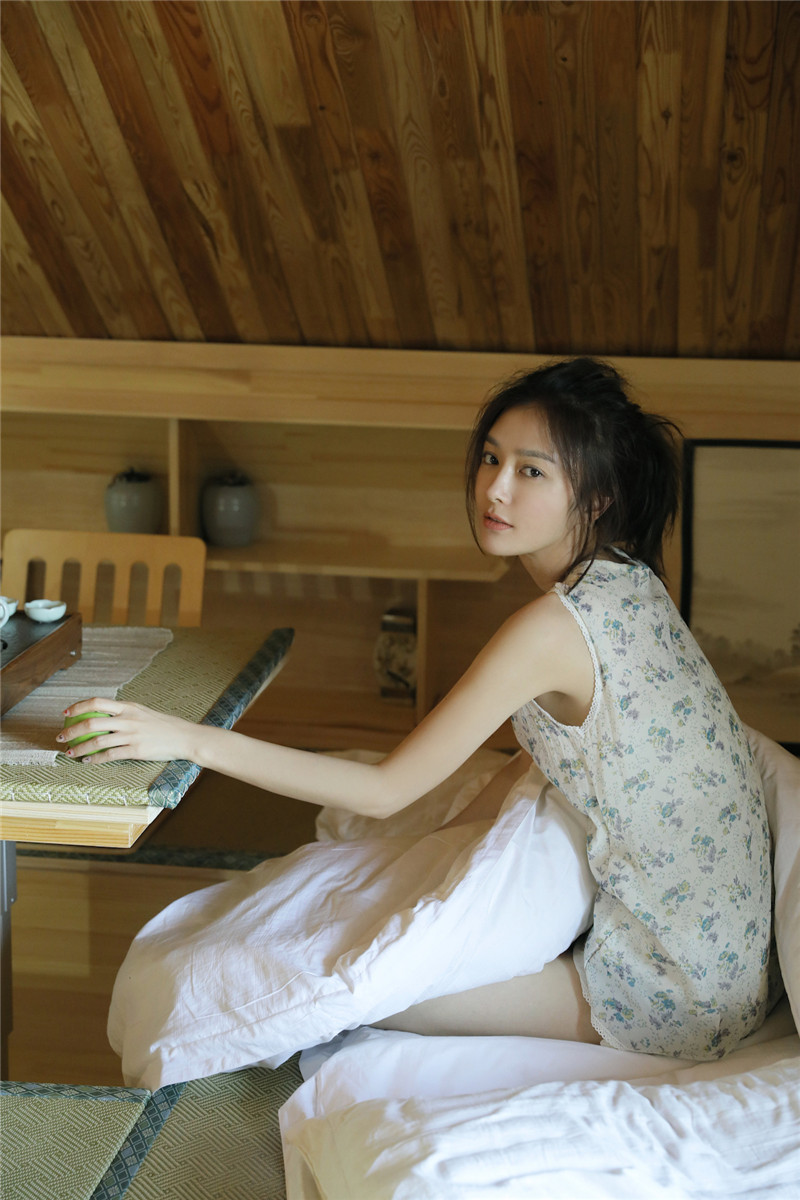 China Entertainment News: Qin Lan poses for photo shoot