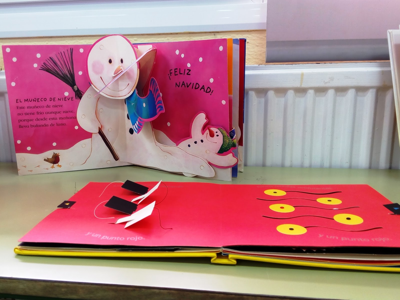 LEO: Exposición de cuentos pop-up. Semana del Libro.