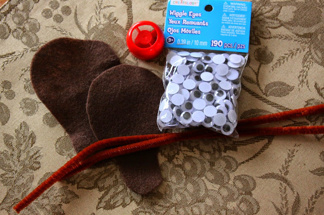 Our Pinteresting Family: Reindeer Ornament - Baby Food Pouch Lid Craft