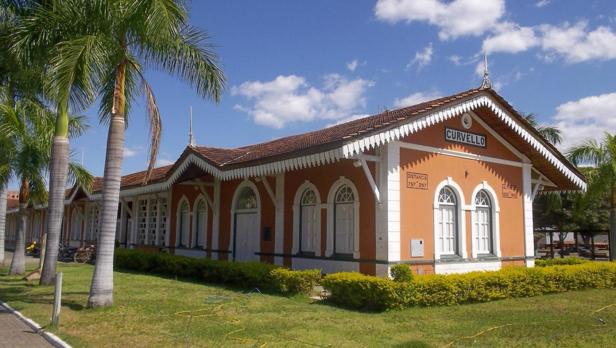 OLHANDO DA JANELA DO TREM: CURVELO / MINAS GERAIS / BRAZIL (1.524 / 5. ...