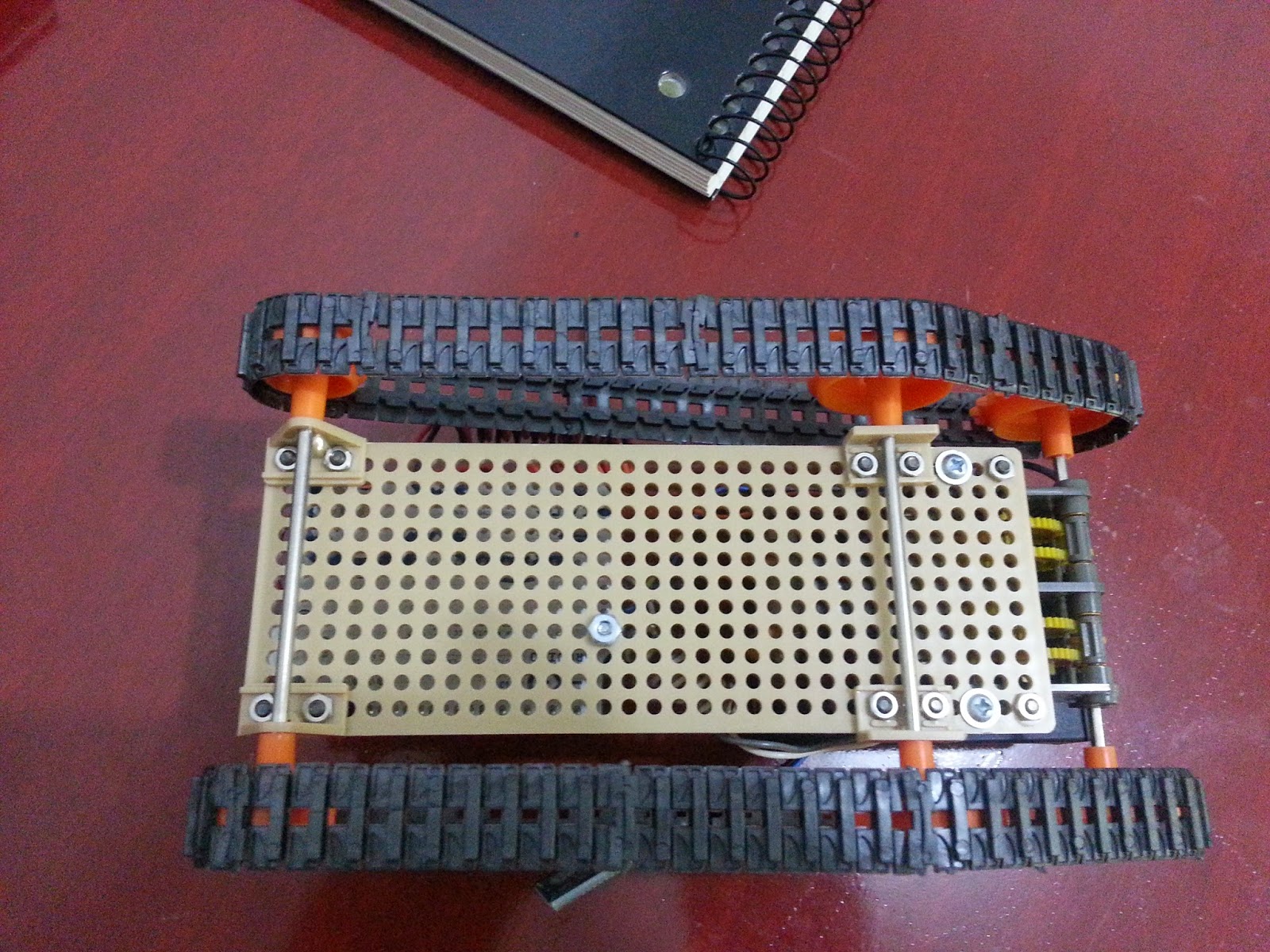 ARDUINO By Myself: ROVER Bot Arduino Bluetooth Controlled Tank