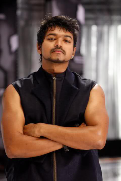 cute photos: Vijay and Genelia at Velayudham Movie New Looking Stills