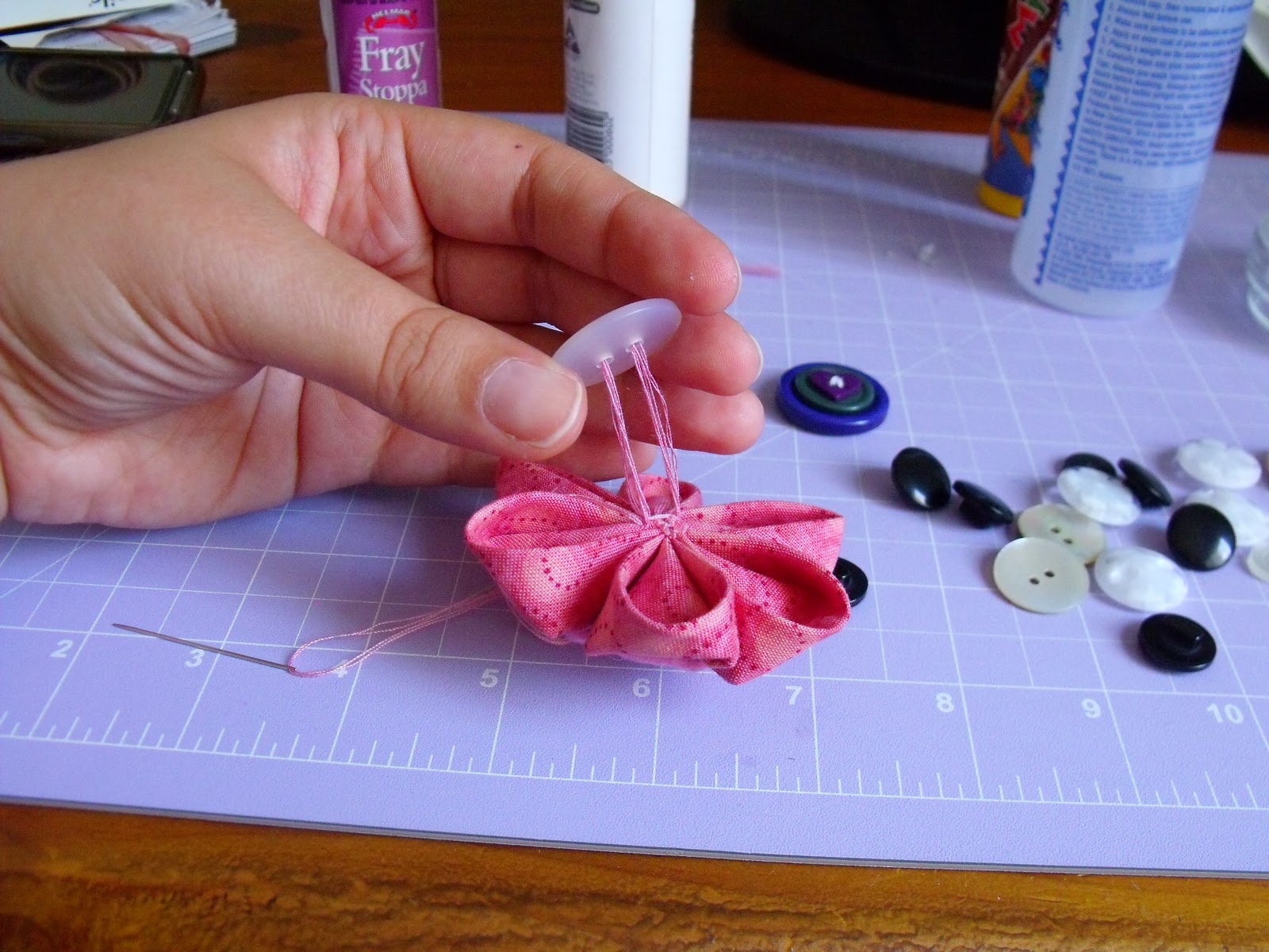 SimpleFibreLife: Kanzashi Brooch