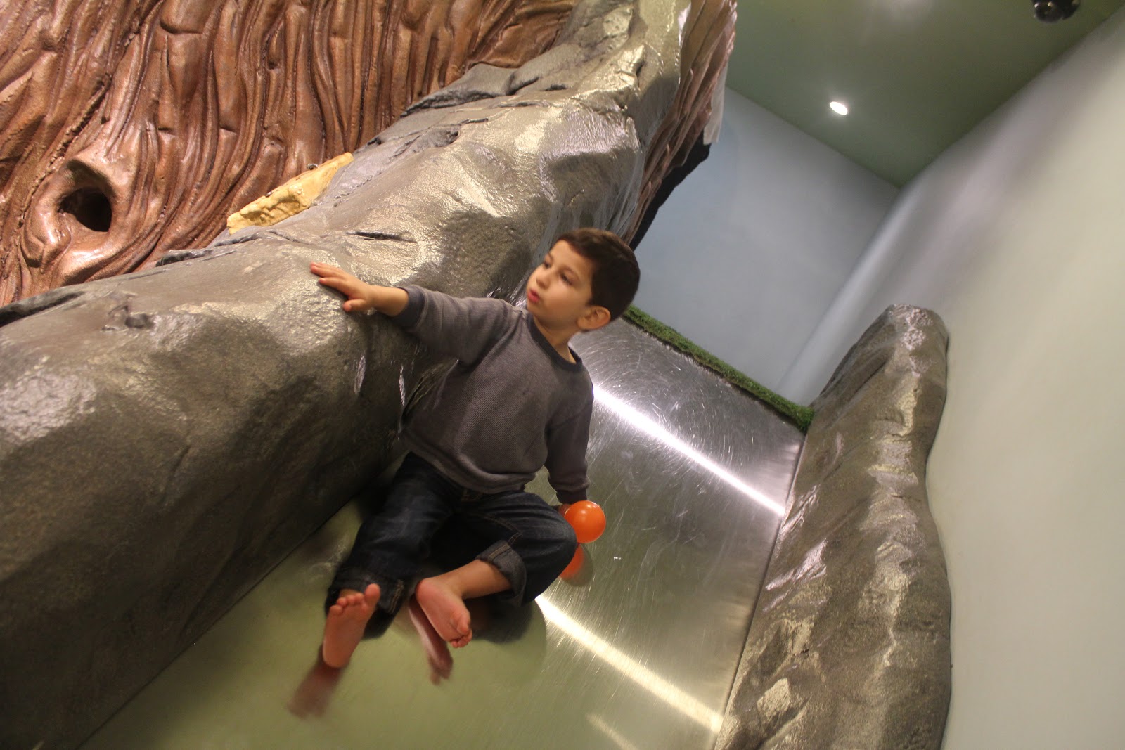 Niam's World: Going on a bear hunt! Big Dark cave...