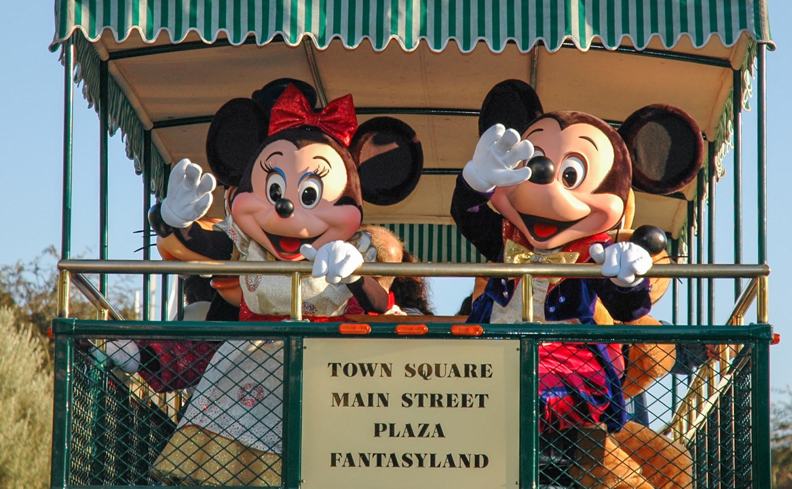 MickeyPhotos: Mickey and Minnie on the double decker bus waving to all ...