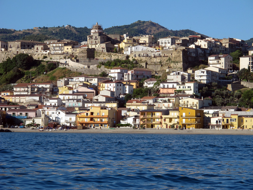 rounditaly cruise: spiaggia di pietrapaola - cirò marina, 21 miglia