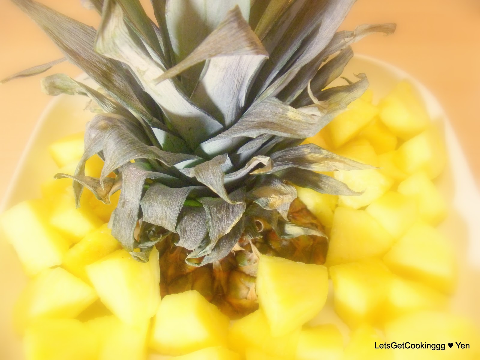 LetsGetCookinggg ♥ Yen: How to Cut a Pineapple -- Method 2