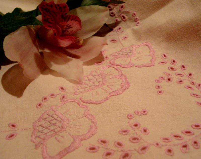 Little Treasures: Cutwork: the basic techniques