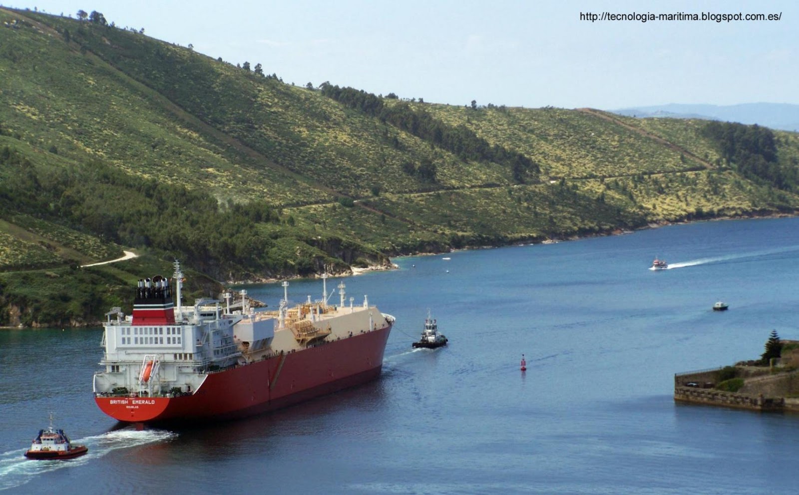 BUQUE LNG BRITISH EMERALD
