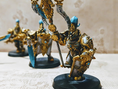 Warhammer 40k Refit: All the pretty Custodes Colors