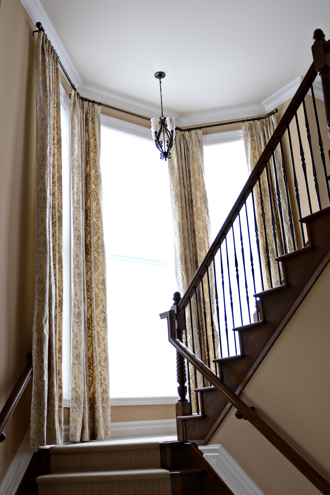 Faye Fortune: Decorating 2 storey windows