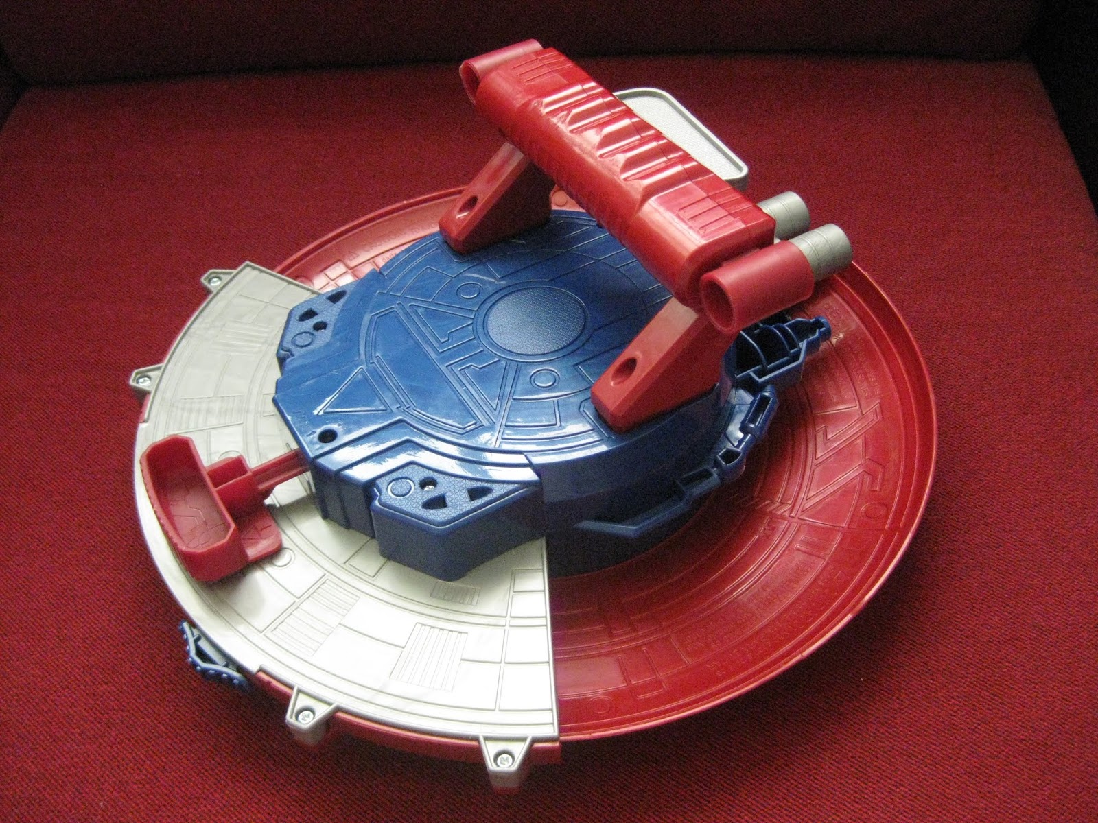 deSMOnd Collection: Hasbro Nerf "Blaster Reveal Shield" Marvel Avengers ...