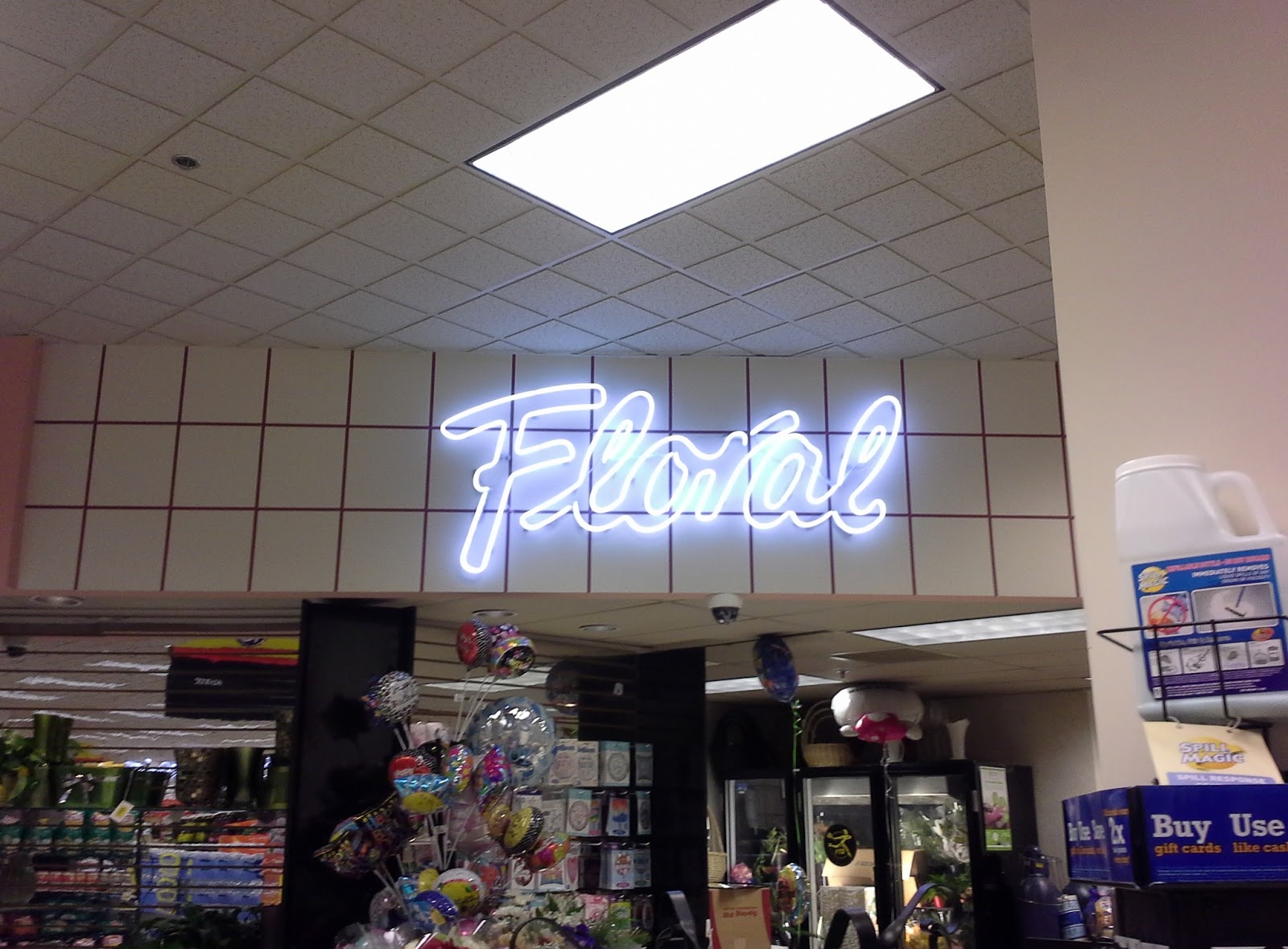 The Mid-South Retail Blog: Kroger Neon and Wannabe Neon Décor
