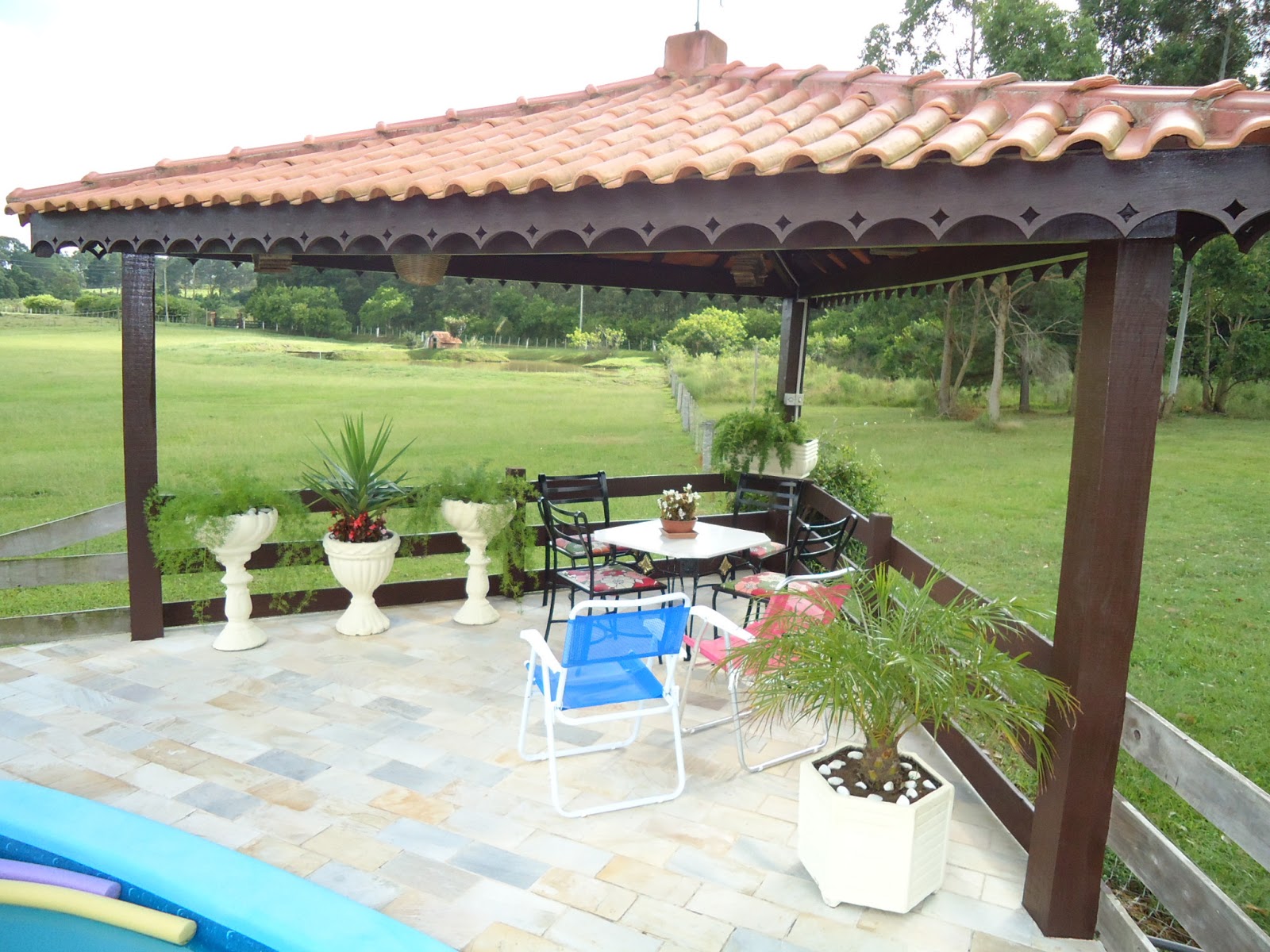 LINDO SÍTIO: QUIOSQUE COM PISCINA