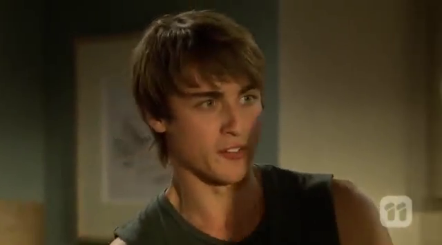 Male Celeb Screencaps: Taylor Glockner VPL Screencaps In Neighbours 6665