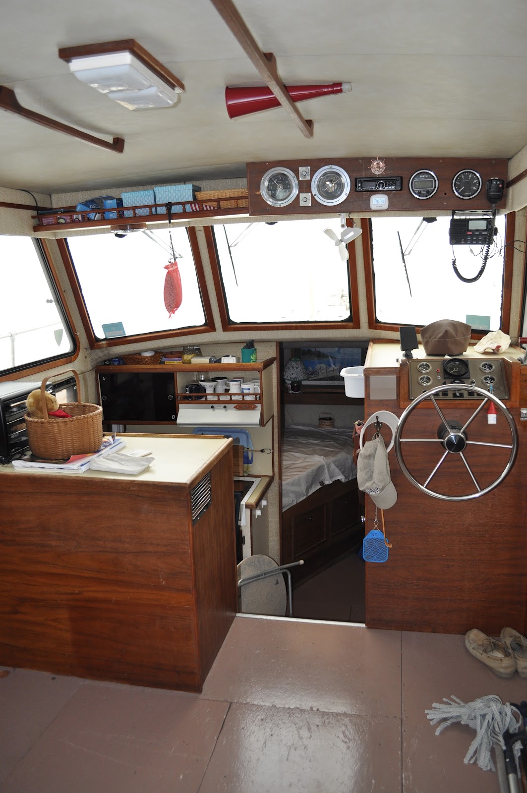 JoyRide82: Campion Adventurer - 30 ft Sedan Trawler with Flybridge