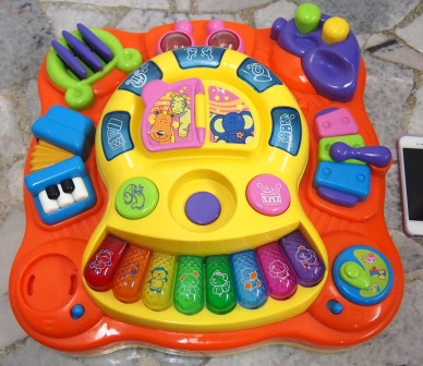 JuaiMurah: Bruin Activity Table Top