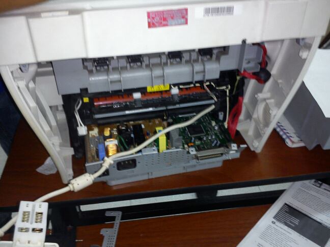 COMPONENTES DE HARDWARE: IMPRESORA LASER