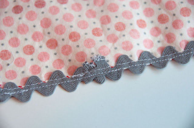 Aesthetic Nest: Sewing: Rickrack Place Mats and Napkins (Tutorial)