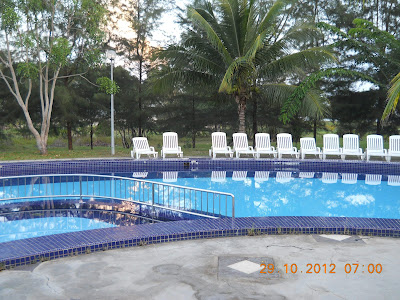 Adiza saidi: SINGGAH BERMALAM DI MERANG SURIA RESORT.