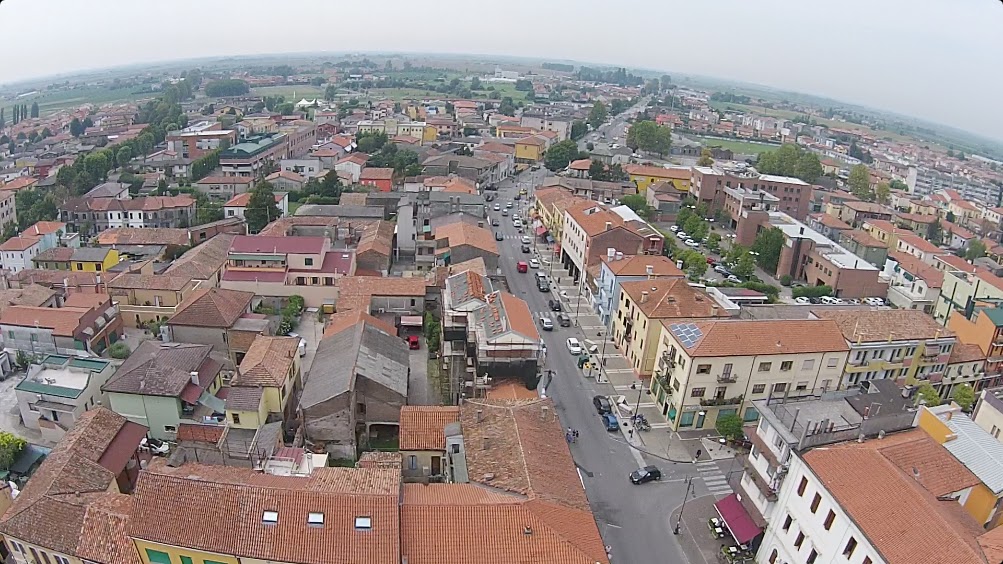 CAVARZERE AZZURRA: CAVARZERE: IL MISTERO DELLA CASA PER I PROFUGHI