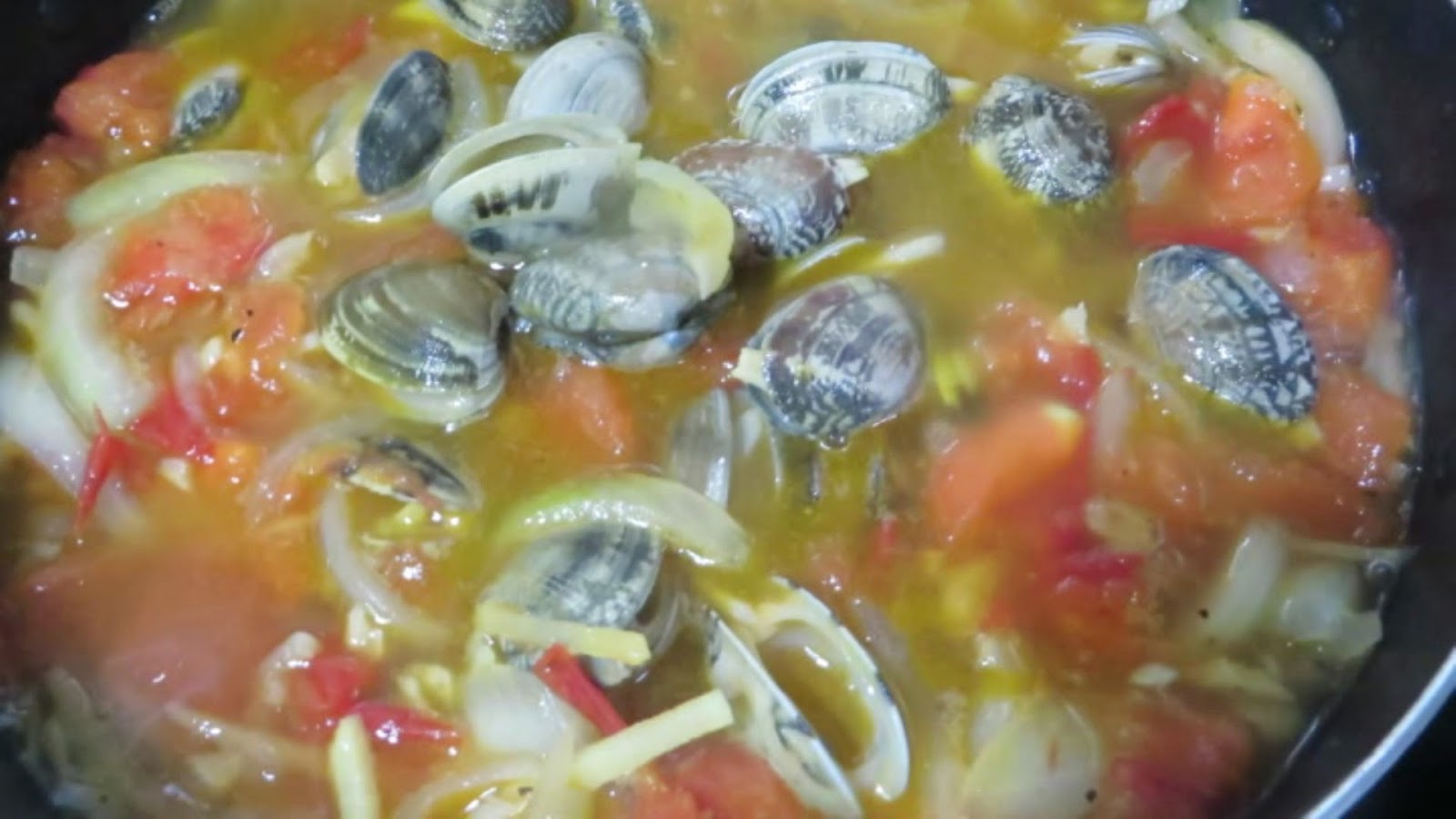 "Nette Cooking": "Ginisang Halaan" (clam soup)