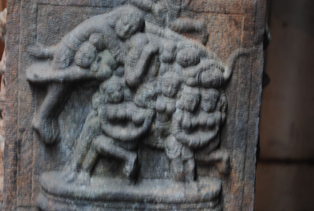 Tamilnadu Tourism: Hero Stones (Nadukal), Devikapuram