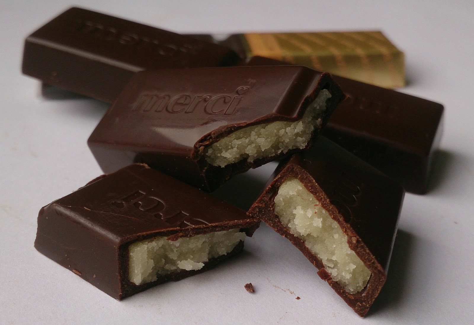 Chwile zasłodzenia: Merci Edel-Marzipan ciemna 50 % z marcepanem